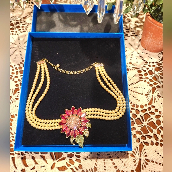 Heidi Daus | Jewelry | New With Box Heidi Daus Divine Miss Daisy Flower ...